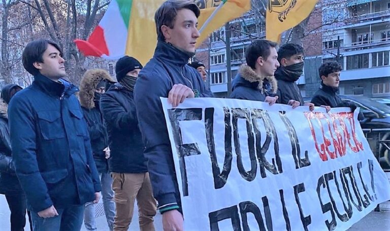 Bagni "neutri" al liceo. Azione studentesca protesta: follia gender